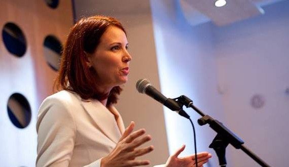 Jennifer Hollett | Engagement and Innovation Speaker